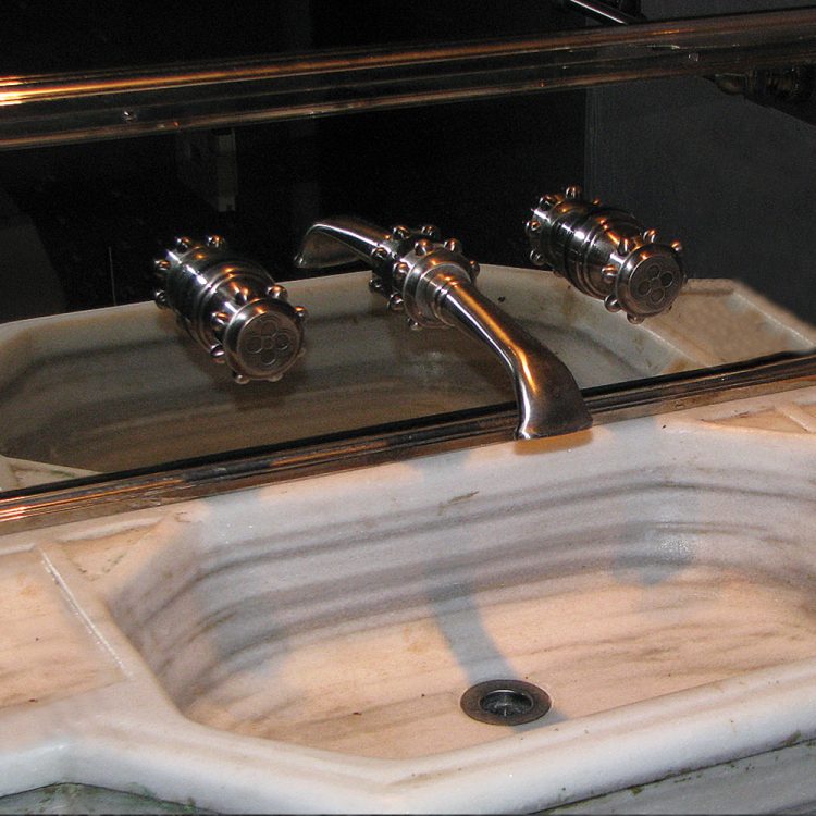 XL Pearl/Regalia Deck Mounted Spout | Compas™